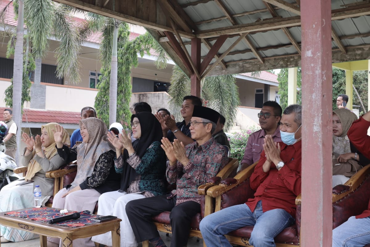 Dibuka Rektor Dr. Yesi Elfisa, M.Pd, Dies Natalis Universitas Merangin ...